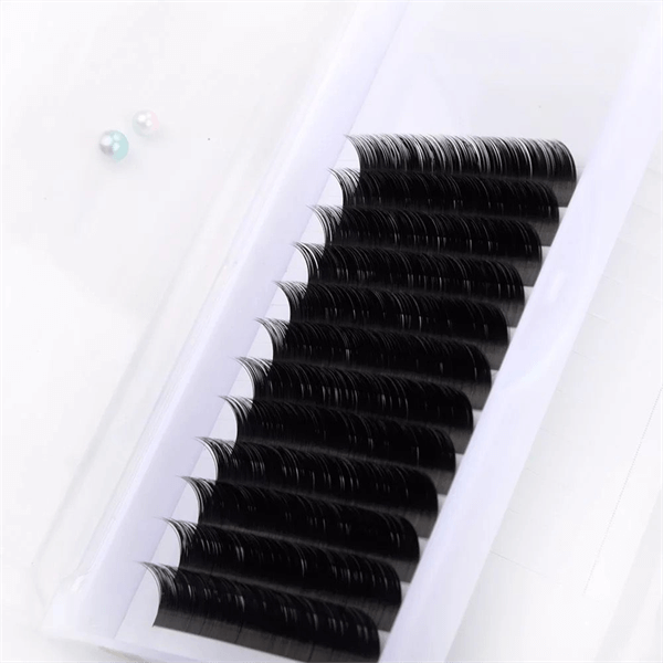 Wispy Hybrid Full Set Cat Eye Eyelash Extensions